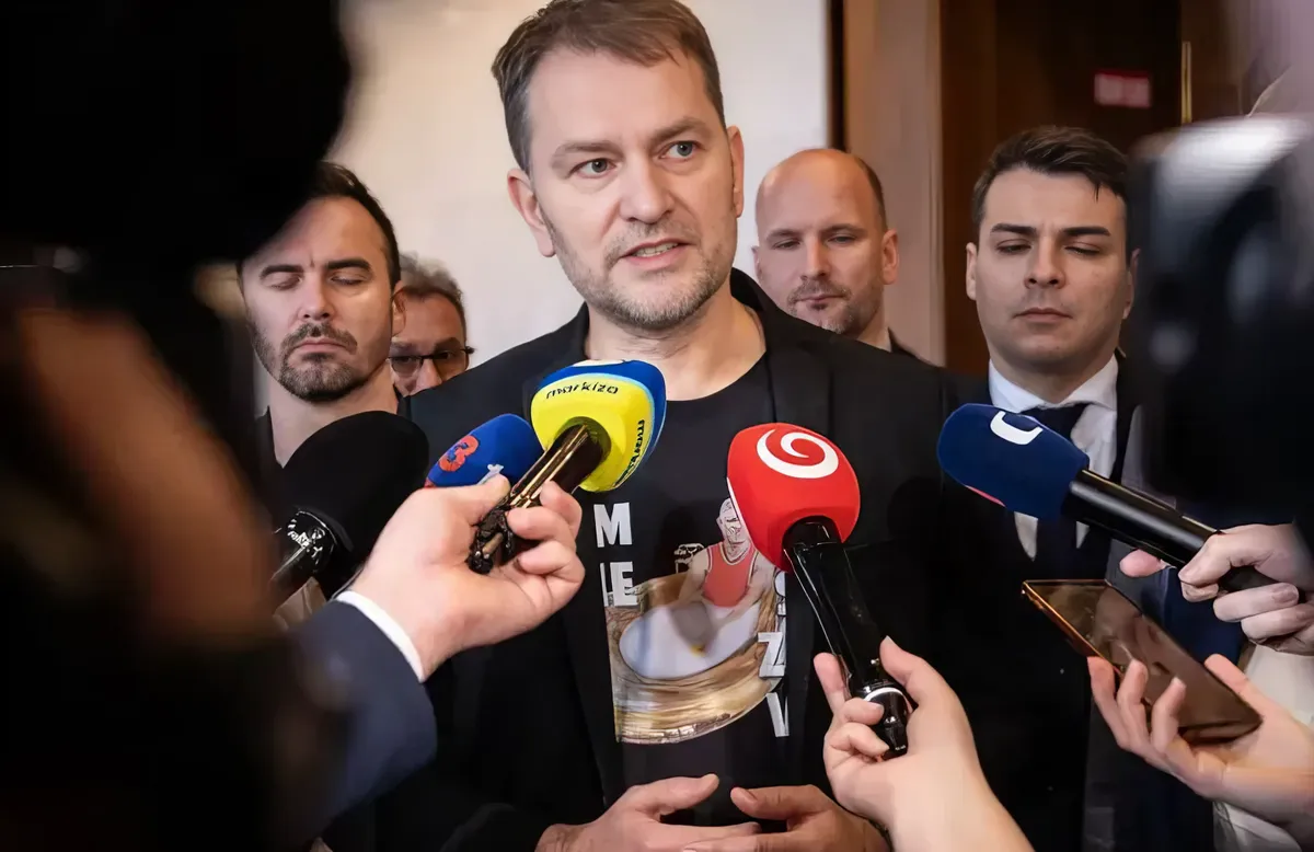 Slovak domestic political crisis at foreign policy maniobra